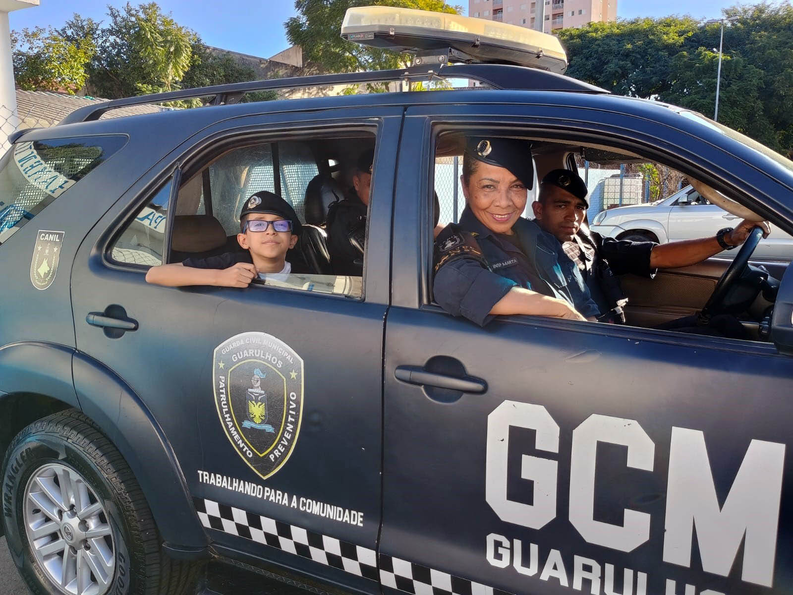 Menino realiza sonho de conhecer a base da GCM no dia de seu ...